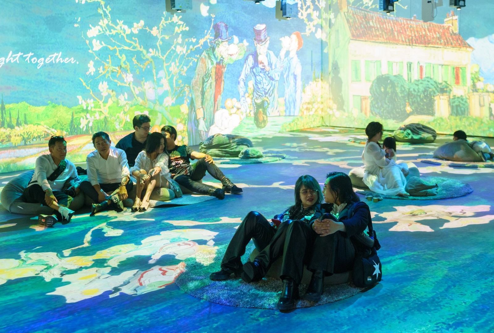 Mãn nhãn với triển lãm đa giác quan của danh họa Van Gogh và Monet - Báo An Giang Online